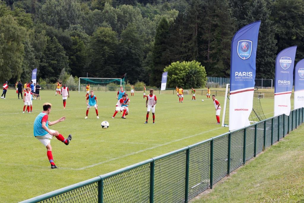 Stages de foot à la PSG Academy France : entraînement pour les enfants